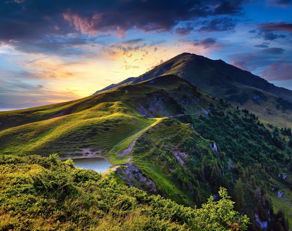 Vinderel Lake and Farcau Peak, Mamures, Romania – TRAVOH